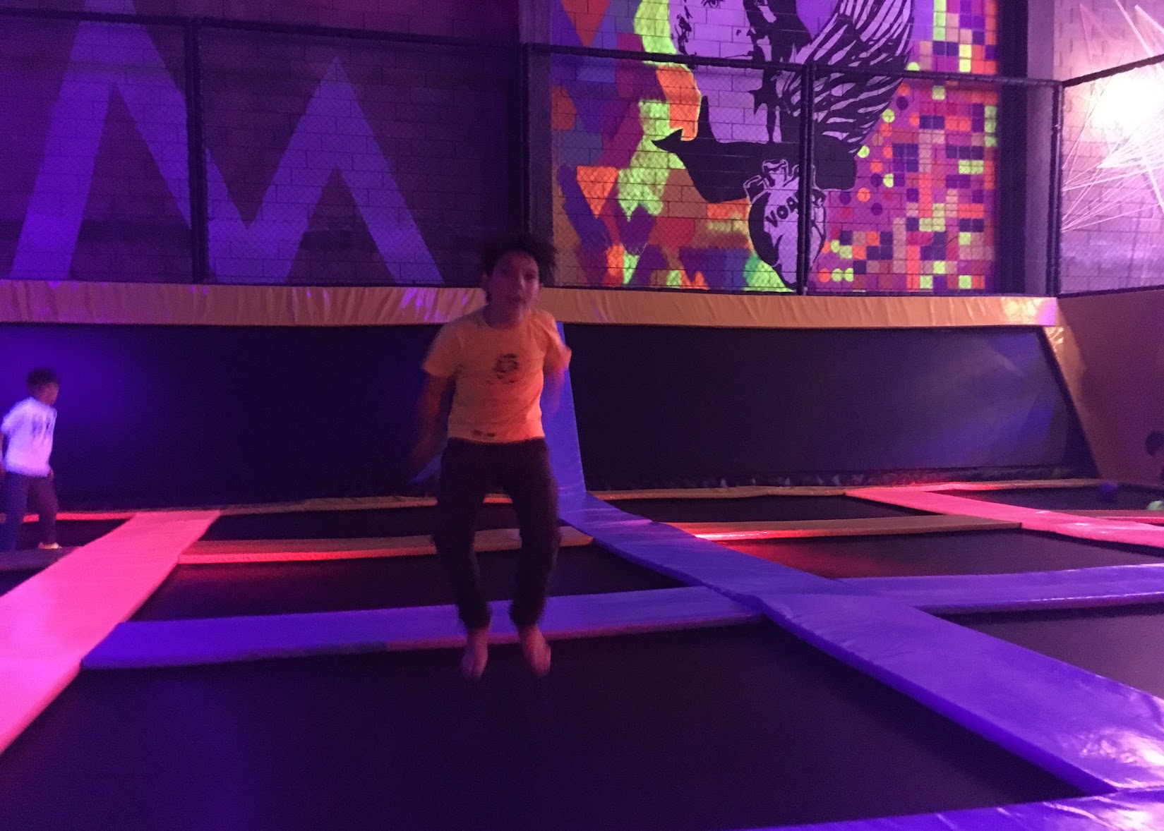 theo_neon - Eu Viajo com Filhos