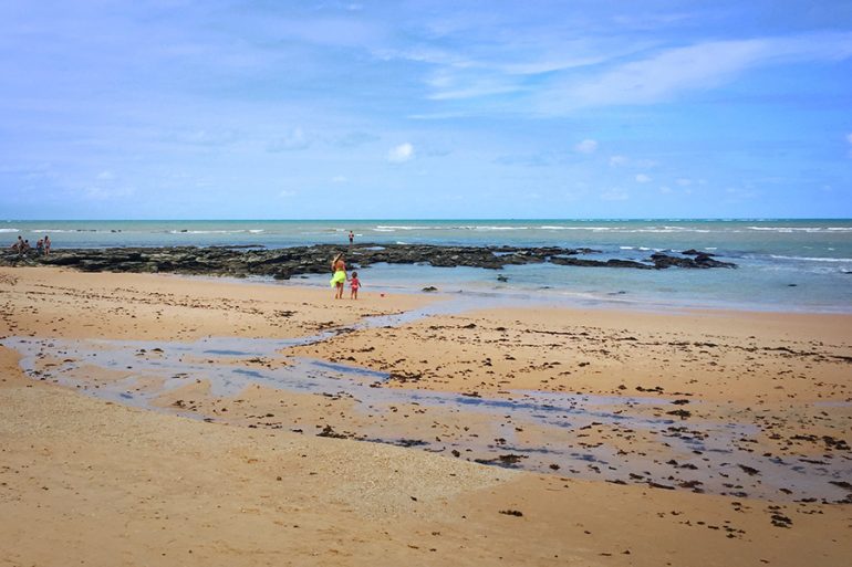 Praia da Pitinga (Arraial d'Ajuda - Bahia) - Eu Viajo com Filhos