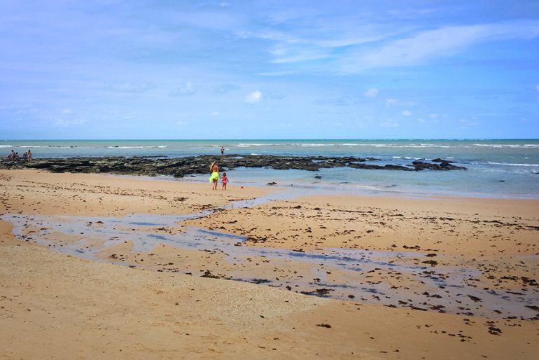 Praia da Pitinga (Arraial d'Ajuda - Bahia) - Eu Viajo com Filhos