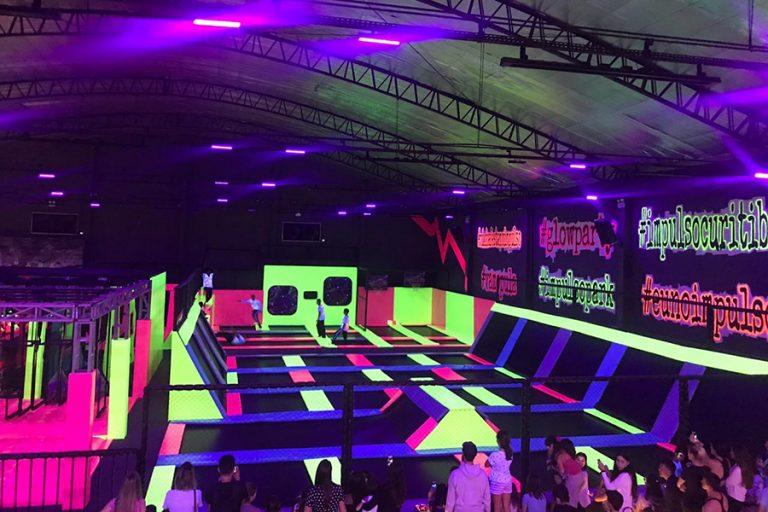 Como é o Impulso Park Curitiba - o parque de trampolim